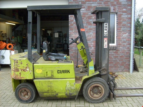 Clark DPM 25 N Fiches techniques & données techniques (1987-1992 ...