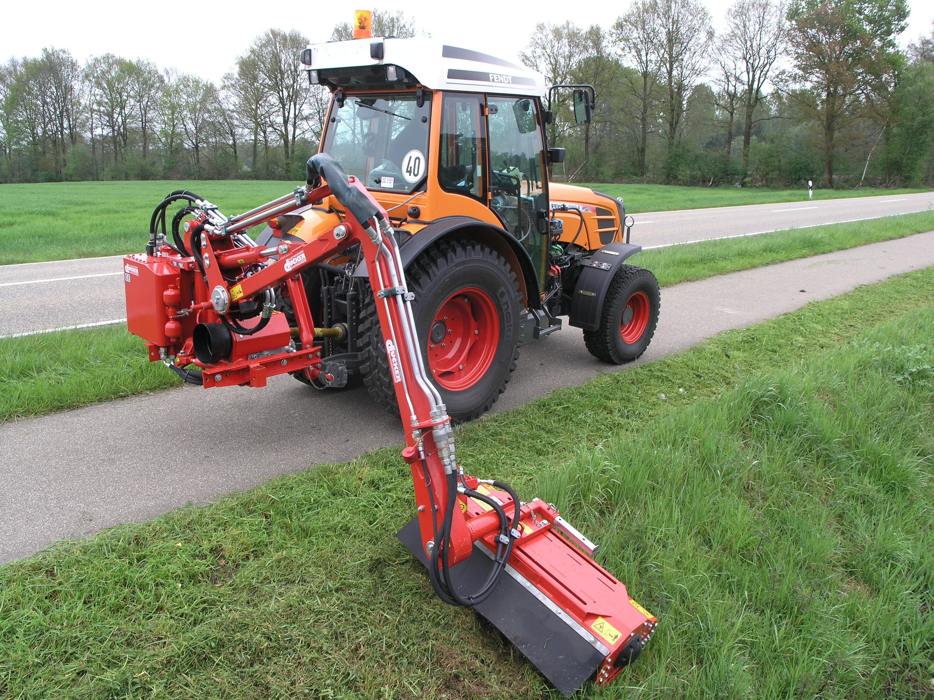 Dücker KBM 350 TMK 10 Fiches techniques & données techniques (2002-2025 ...