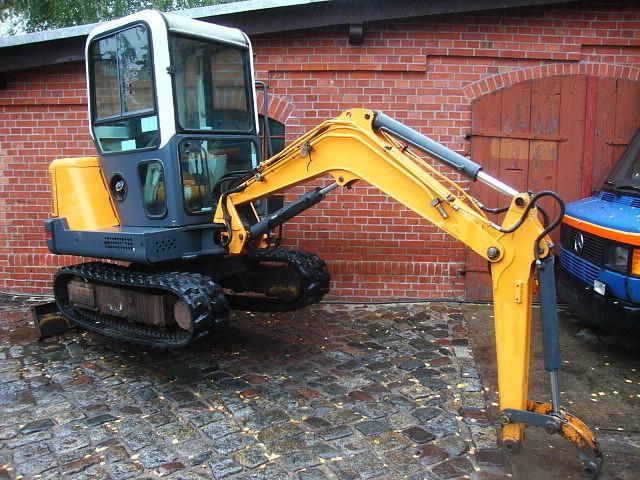 Hanix H 24 A Fiches techniques & données techniques (1996-1998 ...