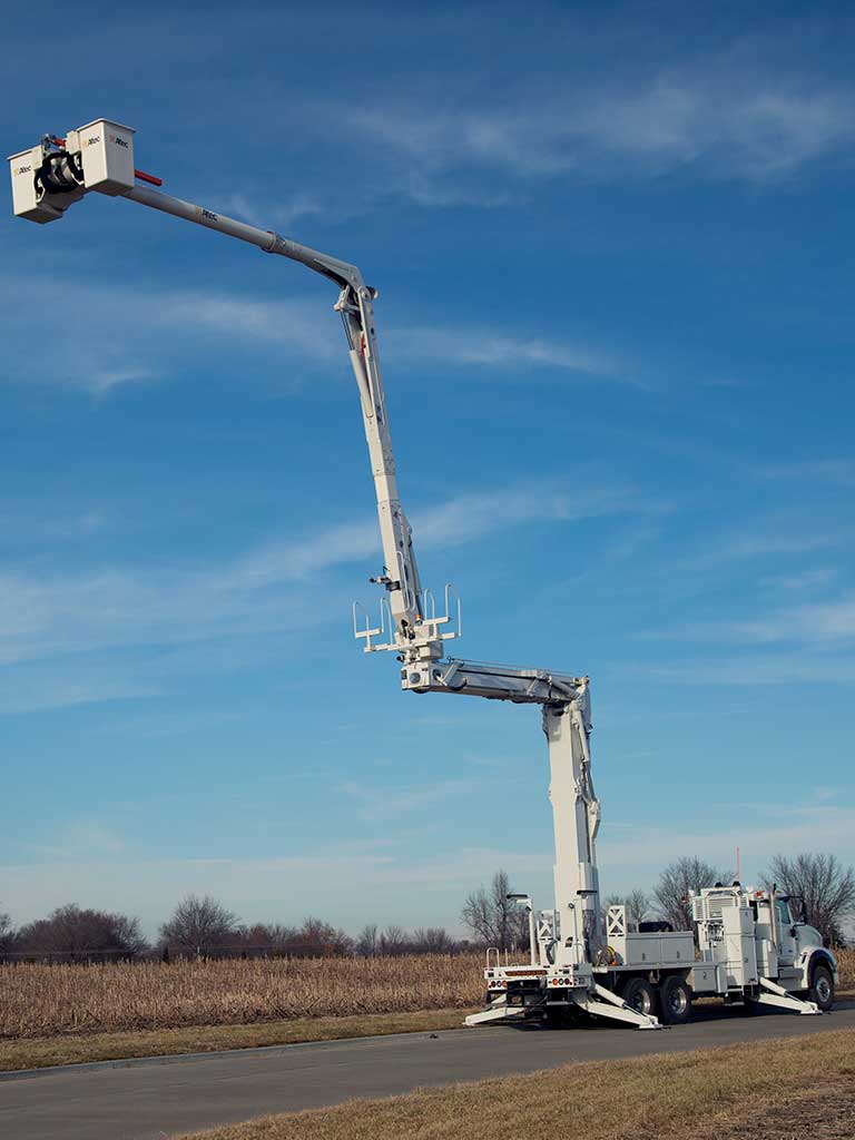 Altec AA55E-E88 Fiches T. (2023 - 2025) | Nacelles à bras articulés montées sur remorque ...