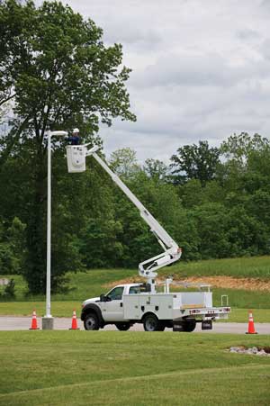 Altec AT235P Fiches T. (2017 - 2023) | Nacelles à bras articulés montées sur remorque | LECTURA ...