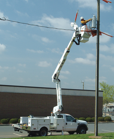 Altec AT40M – JEMS Fiches T. (2017 - 2023) | Nacelles à bras articulés montées sur remorque ...