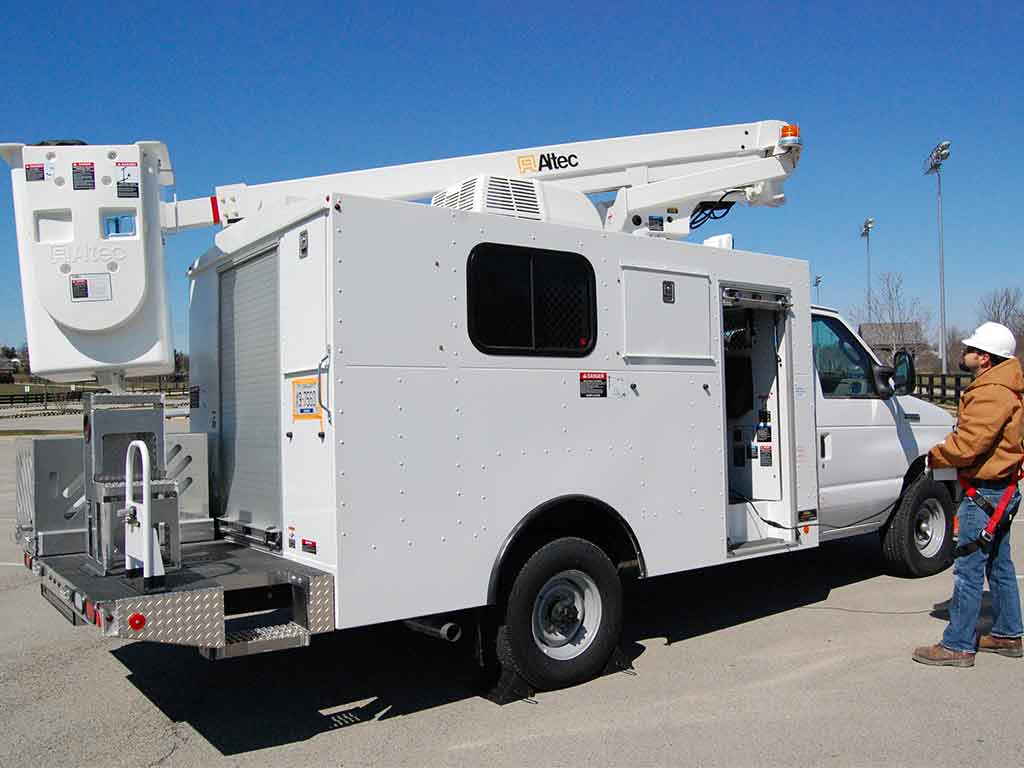 Altec AT200A Cutaway Van Fiches T. (2023 - 2025) | Nacelles télescopiques sur camion | LECTURA Specs